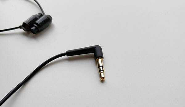 The 5 Types Of Headphones (+ More) You Need To Know About