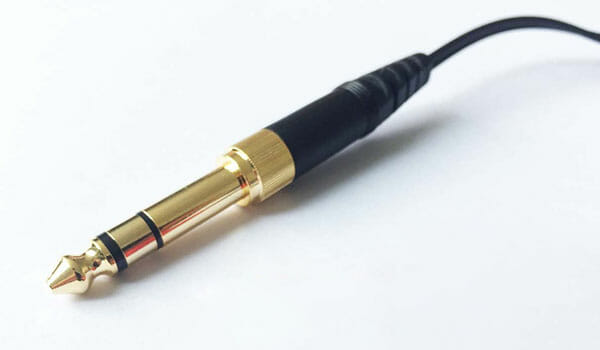 The 5 Types Of Headphones (+ More) You Need To Know About