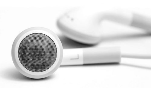 The 5 Types Of Headphones (+ More) You Need To Know About